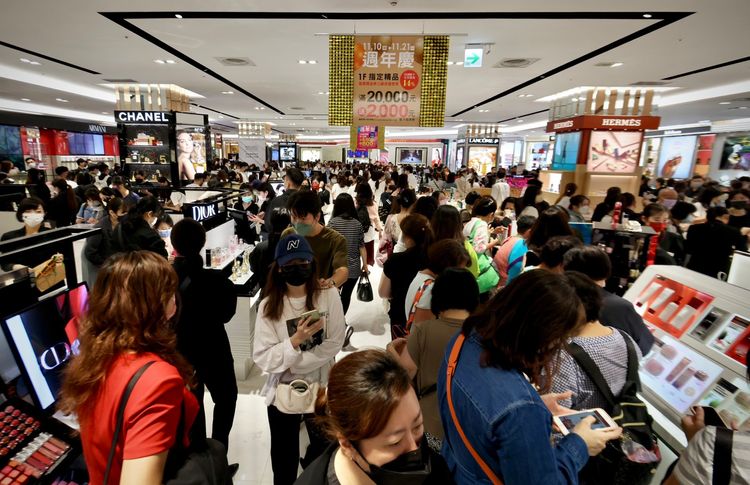 SOGO百貨35周年慶開跑 12天上看120億！首日喊13億、比去年成長2%｜壹蘋新聞網