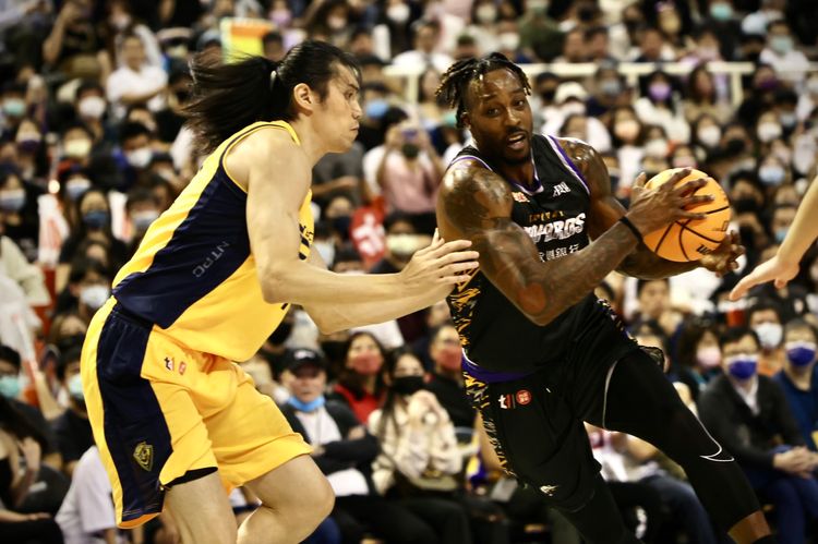 在T1对上「魔兽」感觉？曾在中国CBA打滚8年的曾文鼎：从没遇过这境界球员｜壹苹新闻网