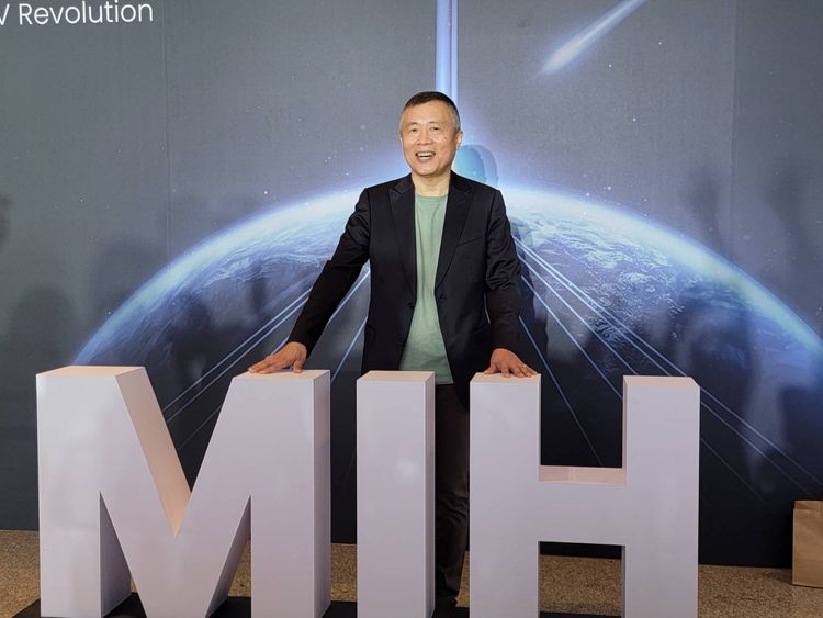 鸿海版mini cooper！ MIH推Project X 3人座小车明年亮相｜壹苹新闻网