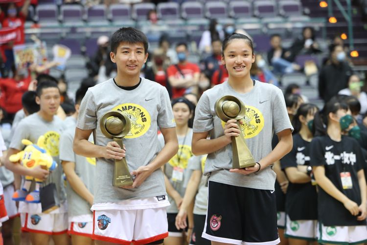 HBL｜他拿下男子组FMVP 喊话要超越学长陈将双｜壹苹新闻网