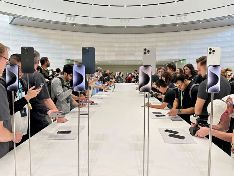 iPhone 15实机图曝光！达人Tim哥：这一色让全场女性惊呼连连｜壹苹新闻网