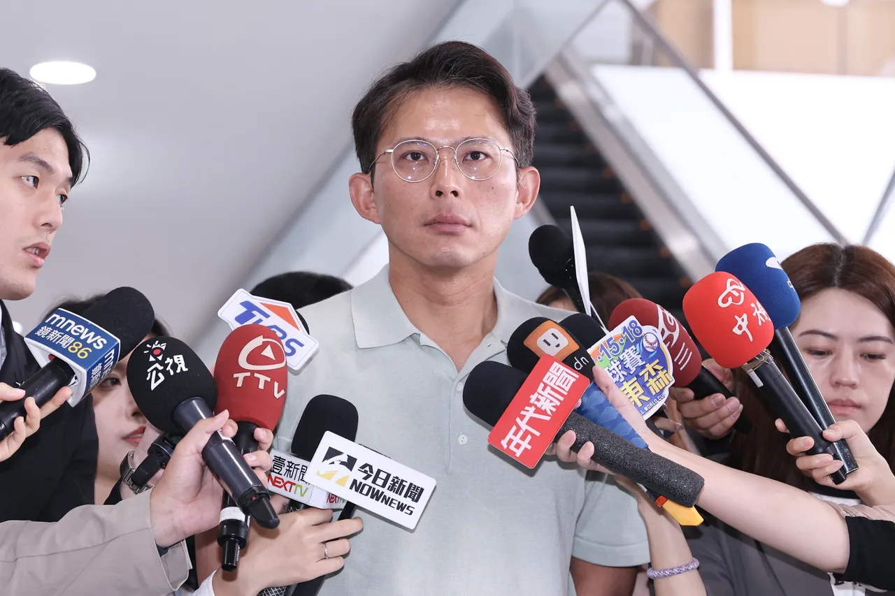 出席羅智強新書發表 黃國昌力挺反惡罷：夥伴有難挺身而出｜壹蘋新聞網